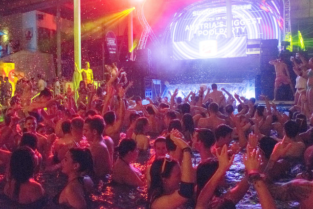 Größte Pool Party in der Aqua Nova - Wiener Neustadt