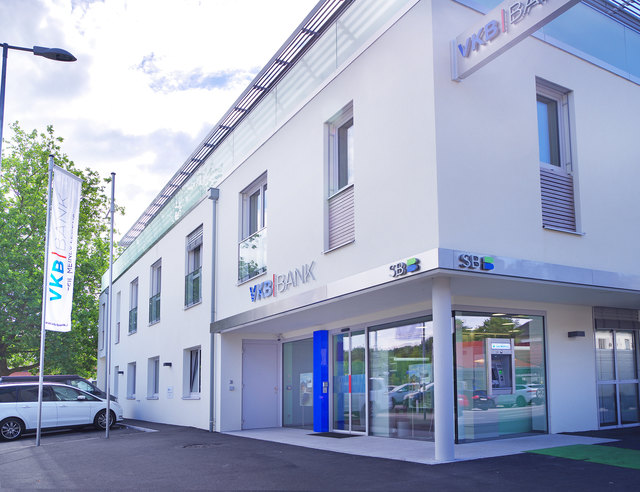 VKB-Bank am Attersee nach Umbau neu eröffnet - Vöcklabruck