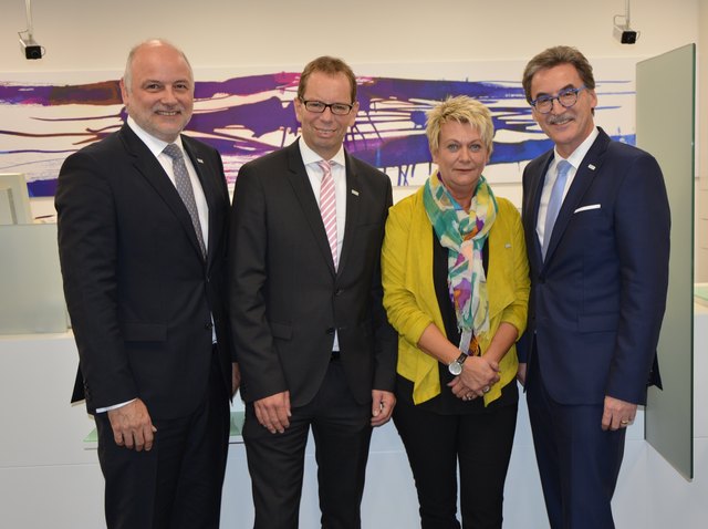 VKB-Bank am Attersee nach Umbau neu eröffnet - Vöcklabruck