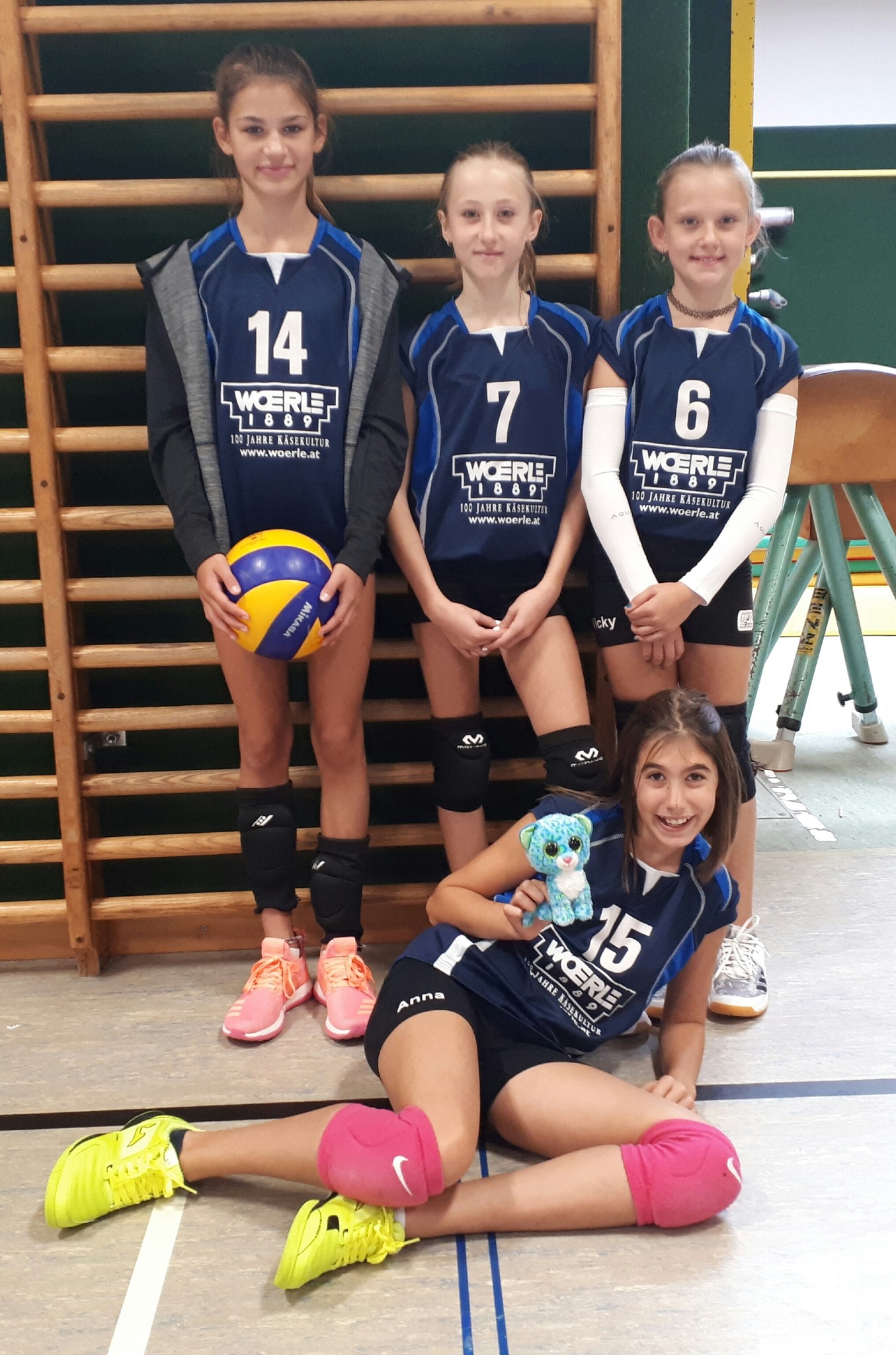 Volleyball Henndorf - U12 startet gut beim traditionellen Peter Zak ...