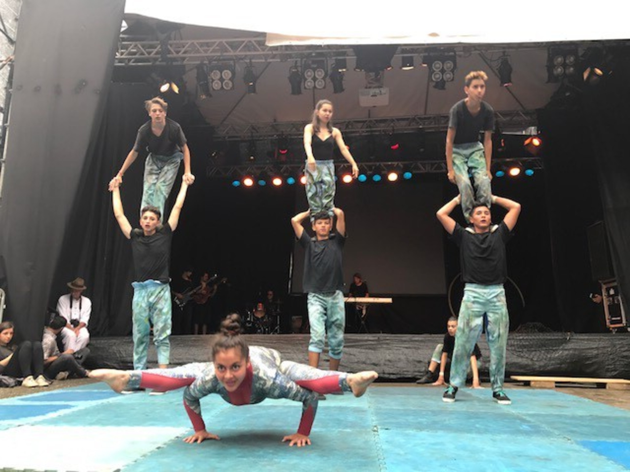 Feuershow des Circo FantazzTico · Kinder- und Jugendzirkus · Aus Costa ...
