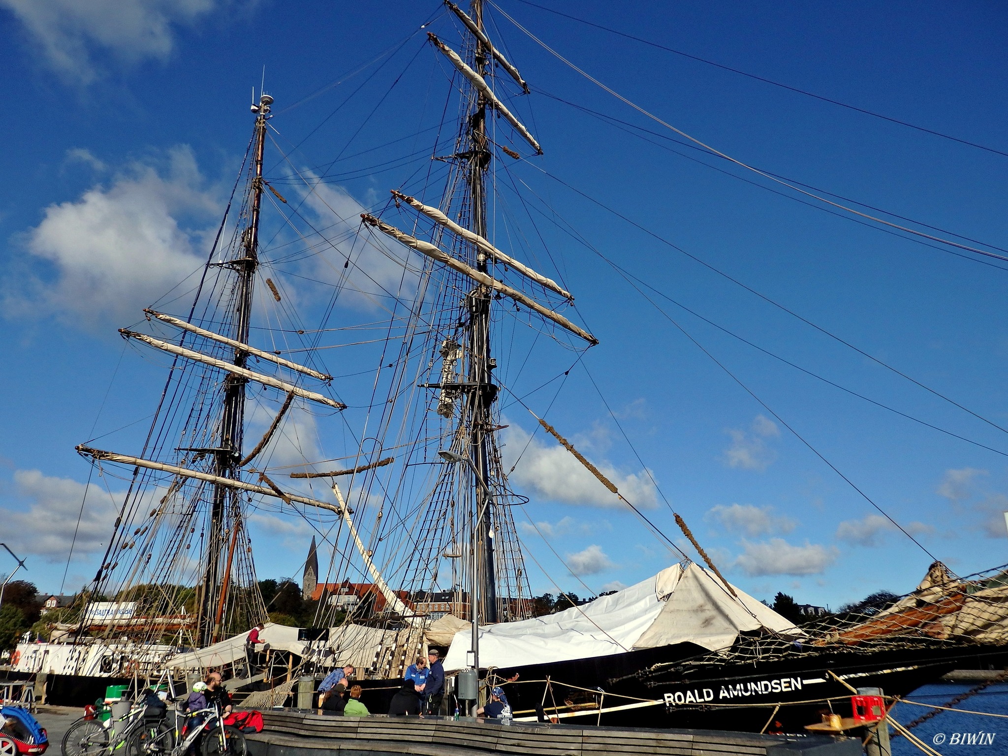 Ein wunderschönes altes Segelschiff - Krems