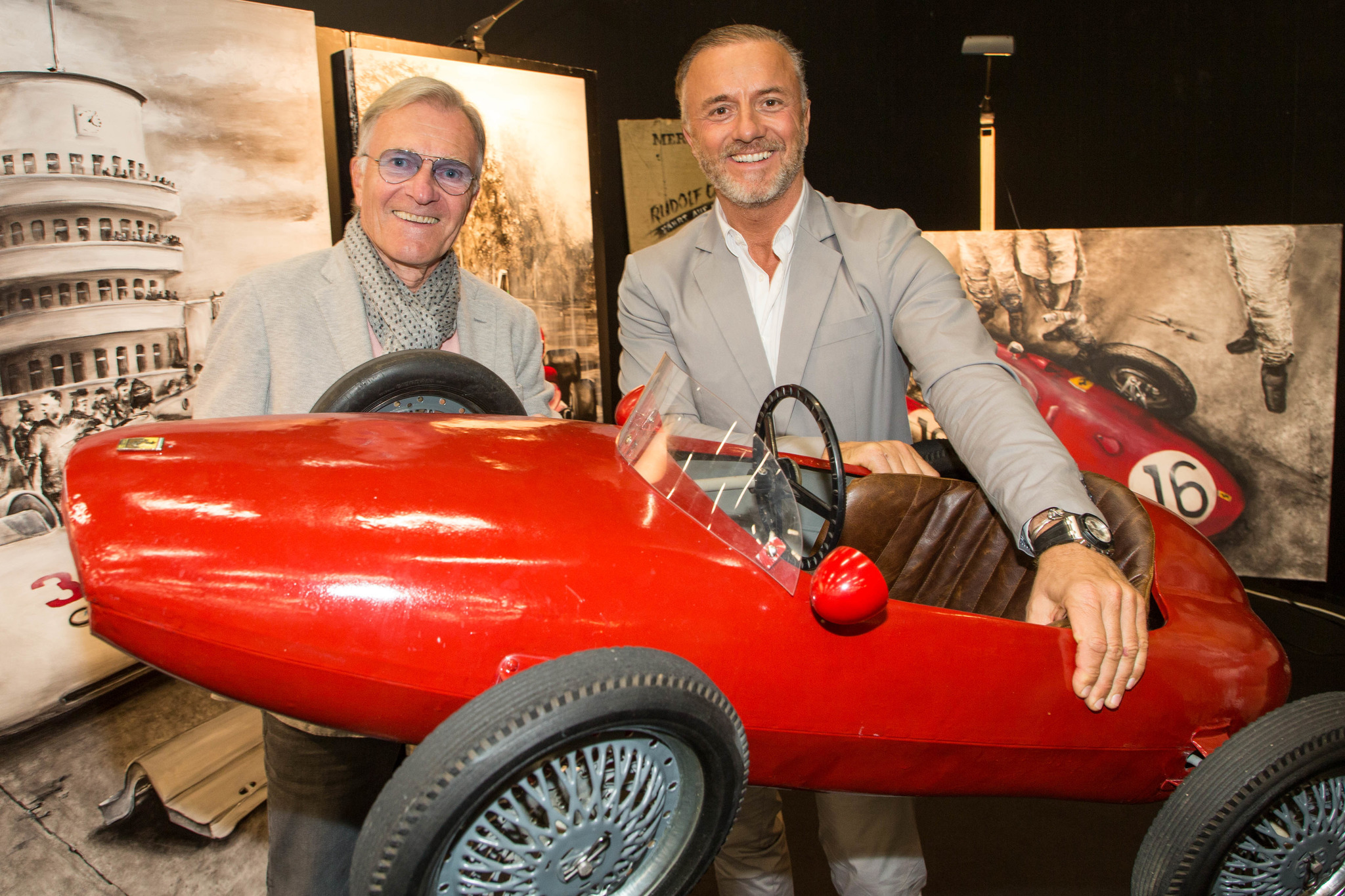Classic Expo ganz in ferrarirot - Salzburg-Stadt