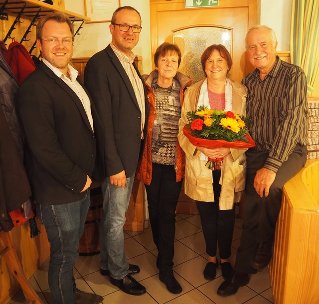 Die Wiener Neustädter ÖVP am Flugfeld, in der Badener- und ...