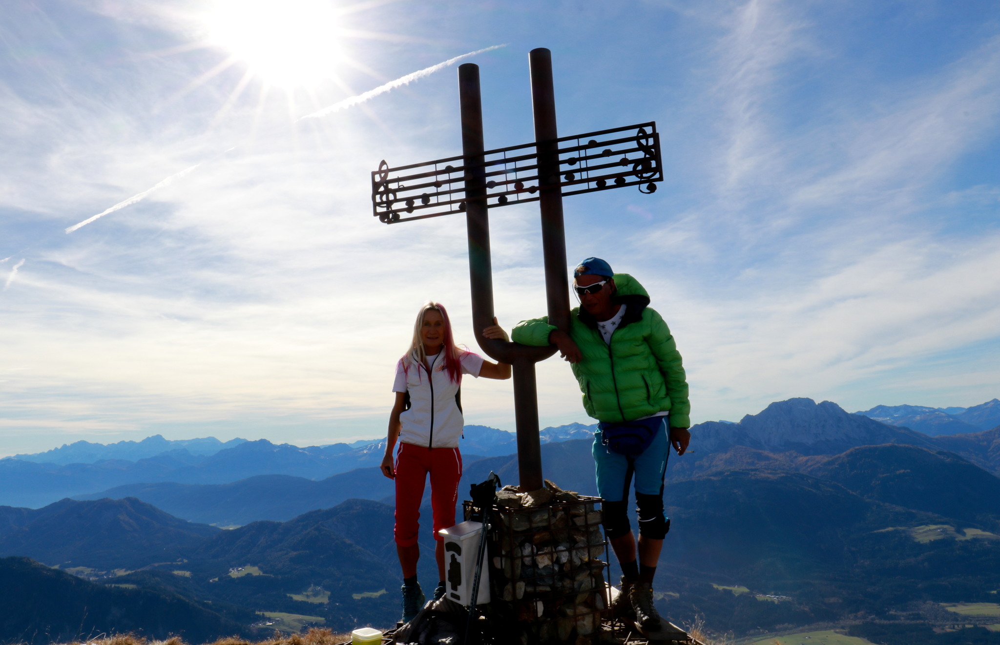 Ein originelles Gipfelkreuz...eine Stimmgabel...der schwingende Gipfel ...