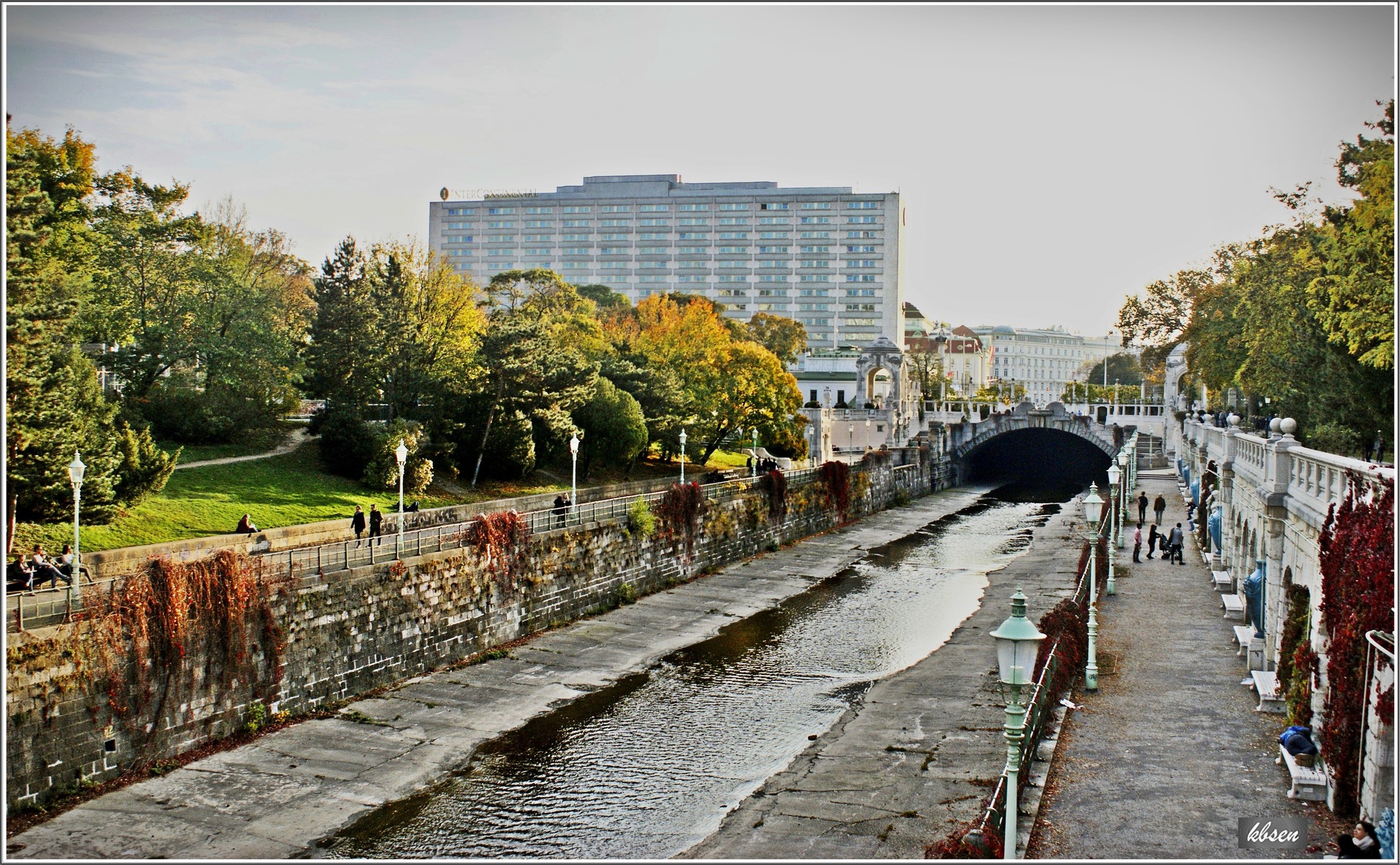 Herbst beim Wienfluss - Innere Stadt
