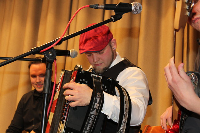 Dominik Ofner und viel Jugend heizten dem Volkshaus ein - Voitsberg