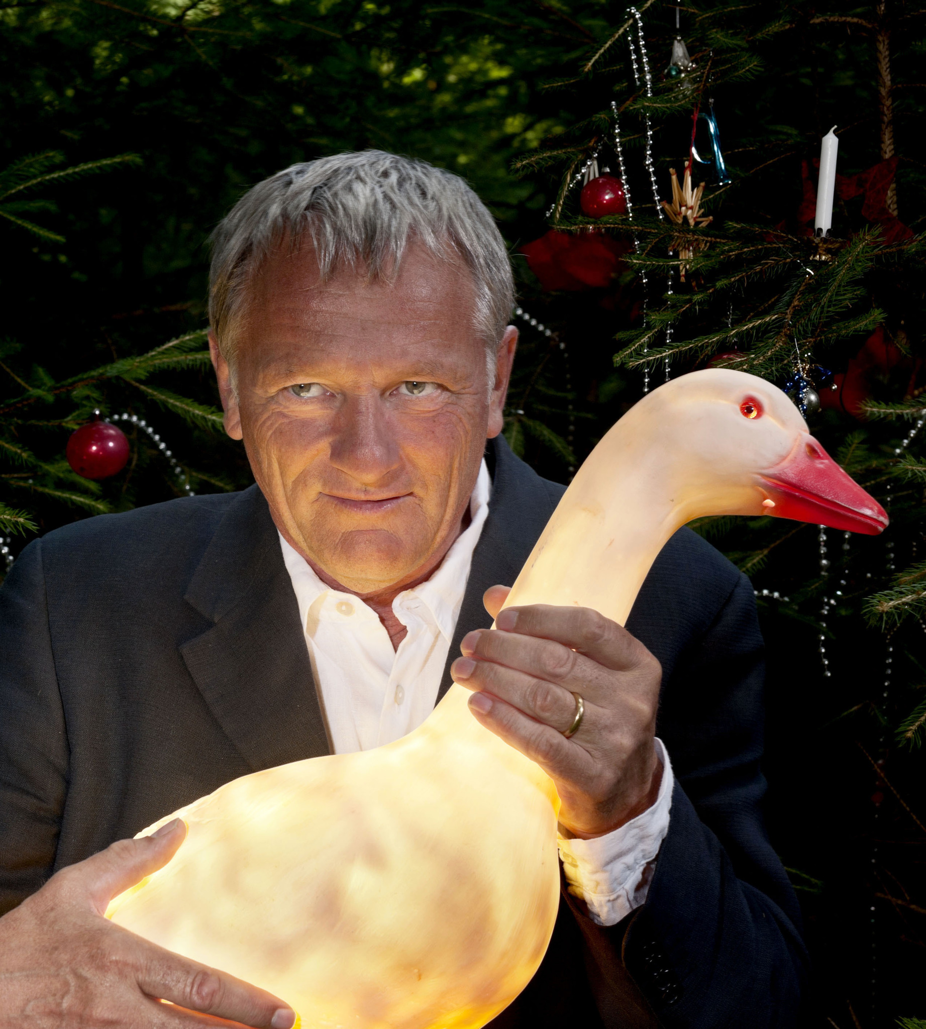 Musikkabarettist Josef Brustmann zeigt sich "Gans weihnachtlich" - Kufstein