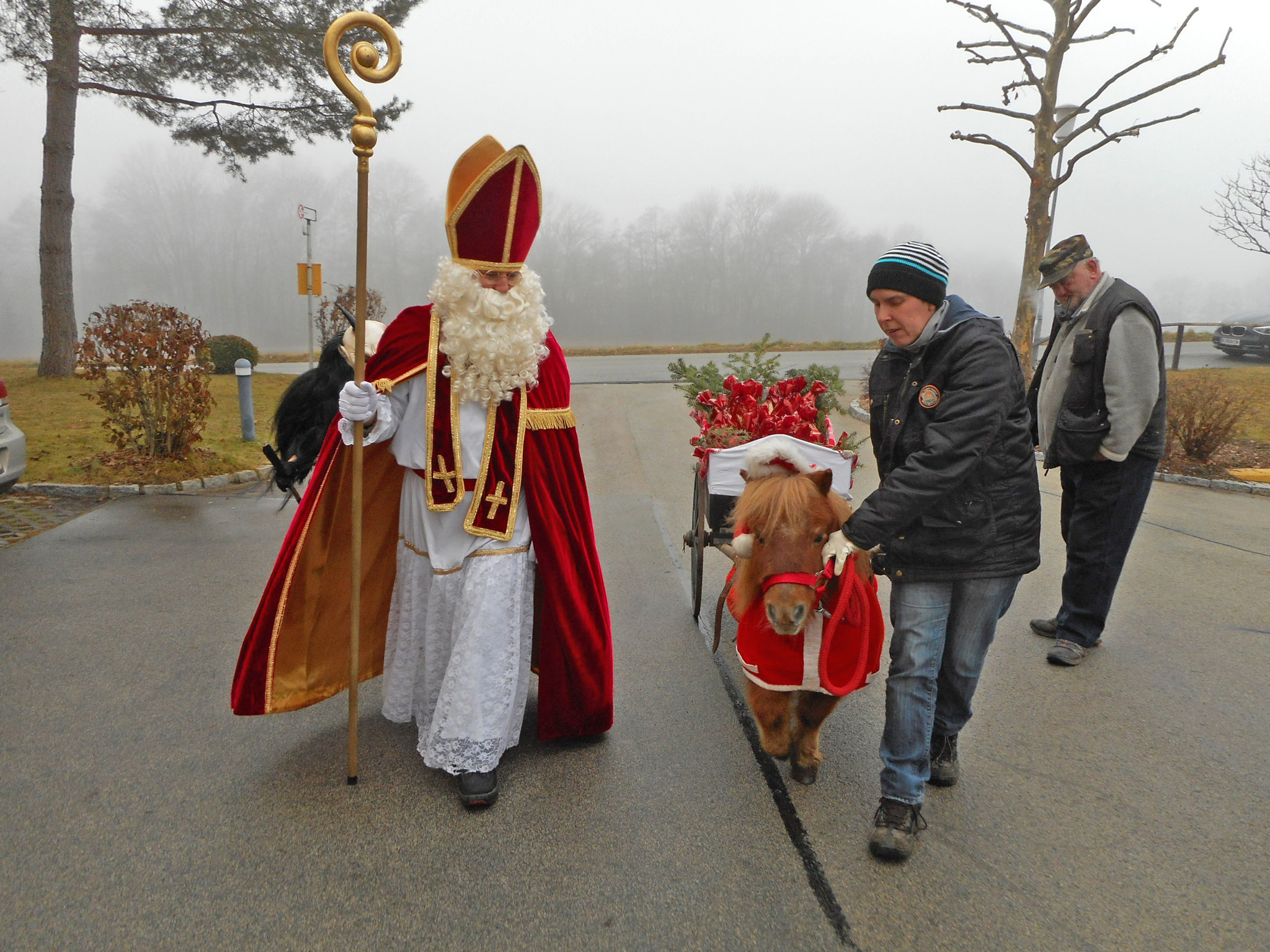 Der Nikolo mit Gefolge kommt zu K.N.U.T. - Klagenfurt Land