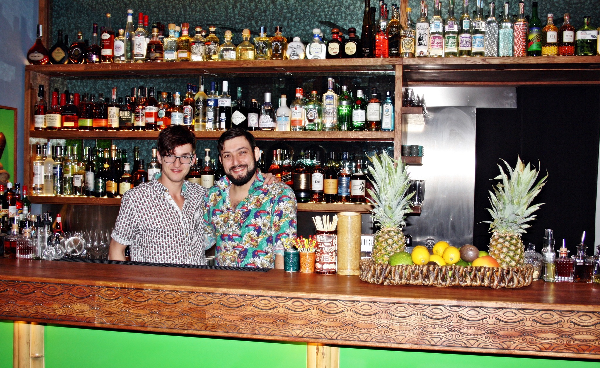 Die "Matiki Bar": Cocktails, Schirmchen und Hawaii-Hemden mitten in ...