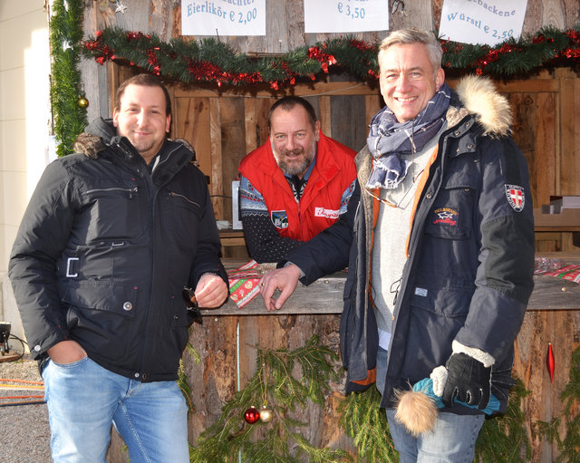 Romantischer Adventmarkt im Schloss Hernstein - Triestingtal
