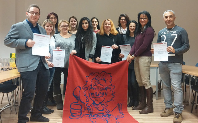 Zehn TeilnehmerInnen absolvieren die Ausbildung zum/zur ...