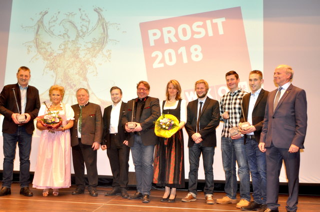 Nägel mit Köpfen übergeben - Kitzbühel