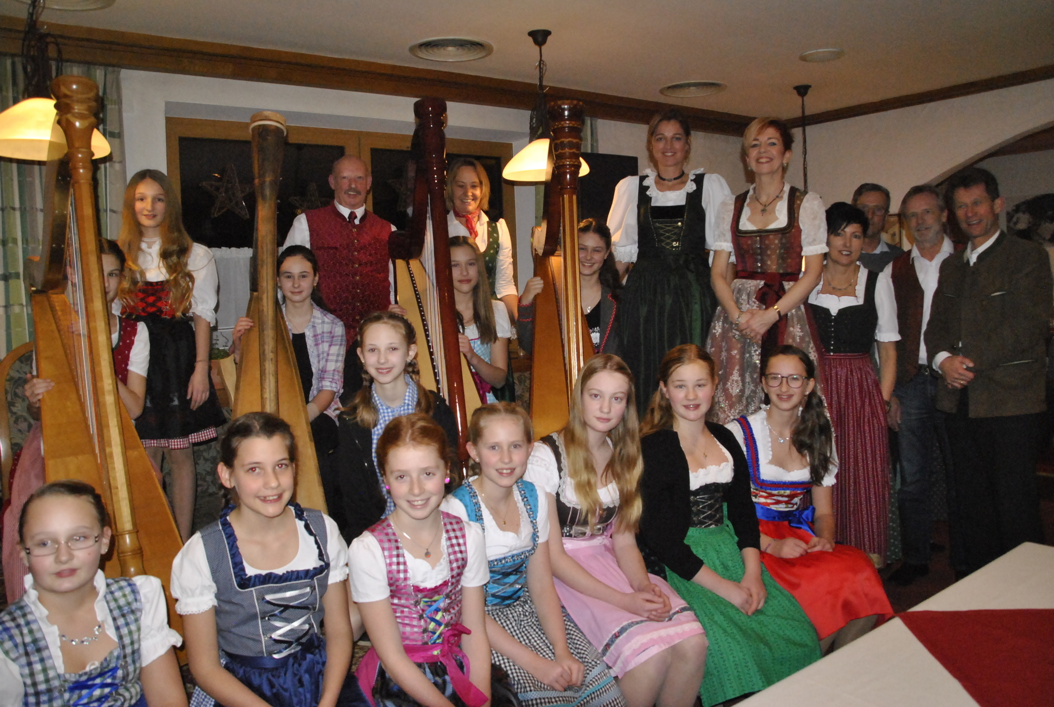 Mit Anzündern in Eigenbau zur Schul-Harfe für Oberau - Kufstein