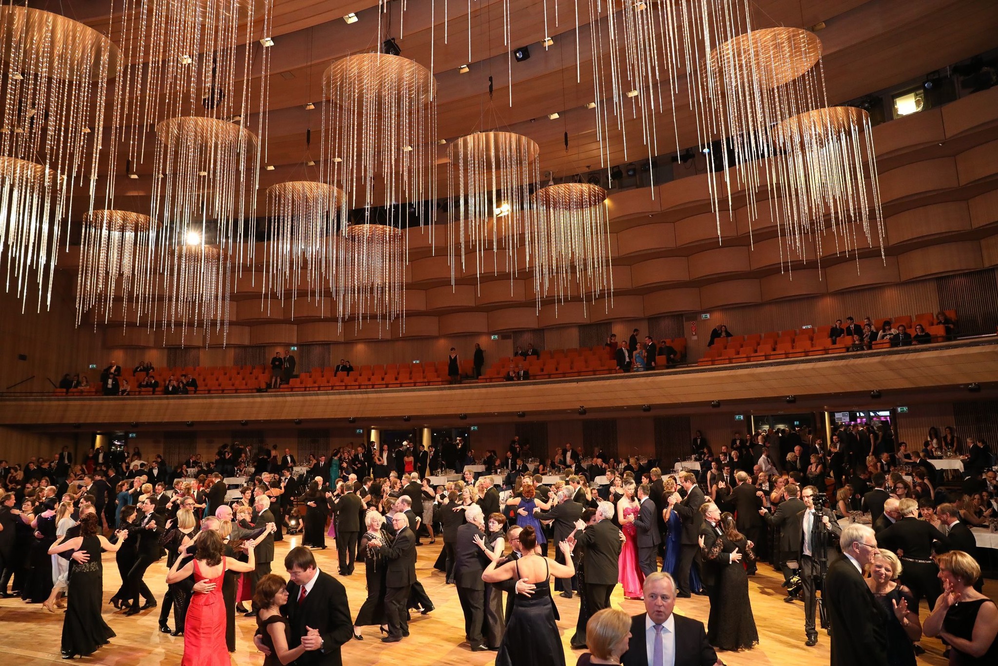 "Traum einer Nacht": JKU-Ballhighlight im Brucknerhaus - Linz