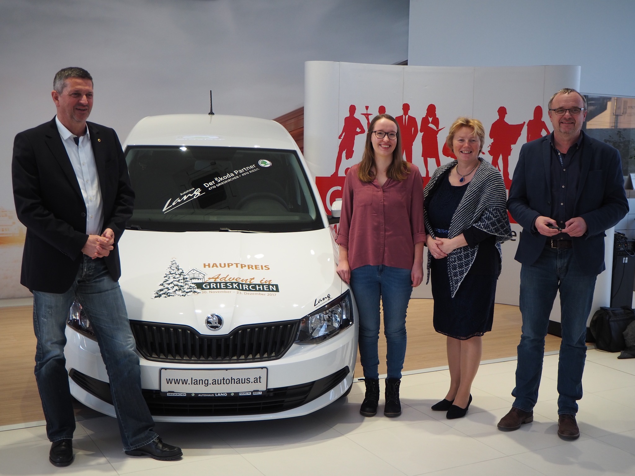 Advent-in-Grieskirchen-Gewinnspiel: Sarah Eckerstorfer holt sich Auto ...