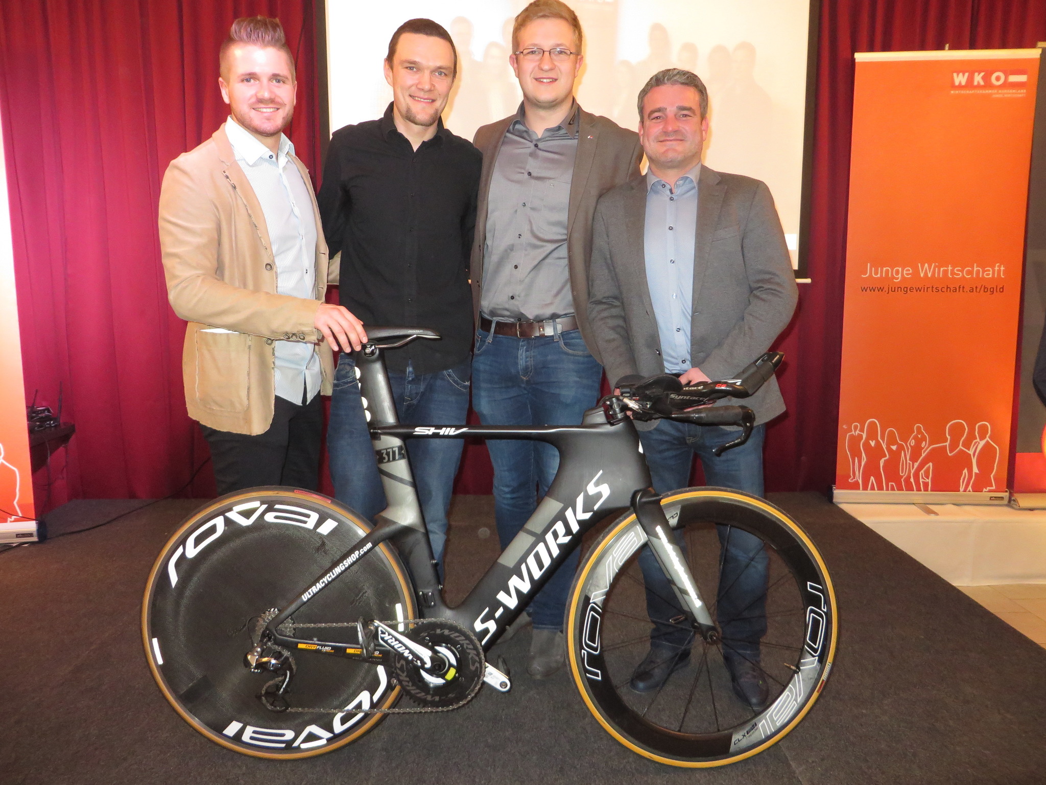 Extremradsportler Christoph Strasser machte Halt in Rudersdorf ...