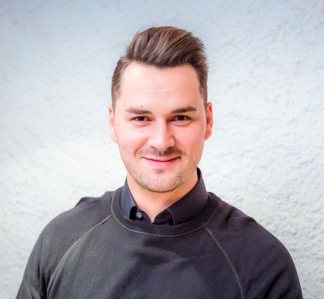 So (ver)legt man die Basis für den Erfolg: Businesslunch mit Fliesen ...