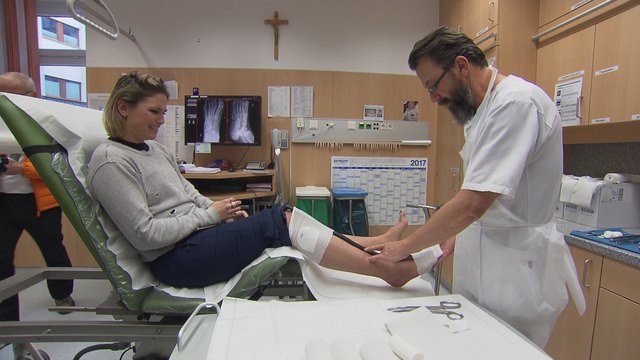 Das Klinikum Schwarzach lässt sich in der Notaufnahme über die Schulter ...