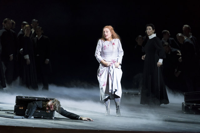 Manuela Uhl, eine wunderbare Ariane, in "Ariane et Barbe-Bleue" von ...