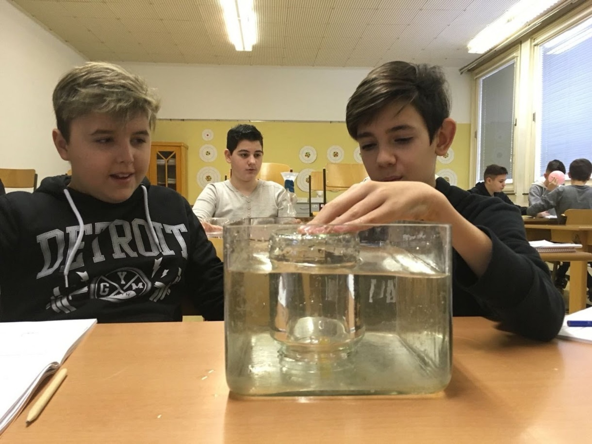Experimente zum Thema "Luft": Schüler als Lehrer - Oberpullendorf