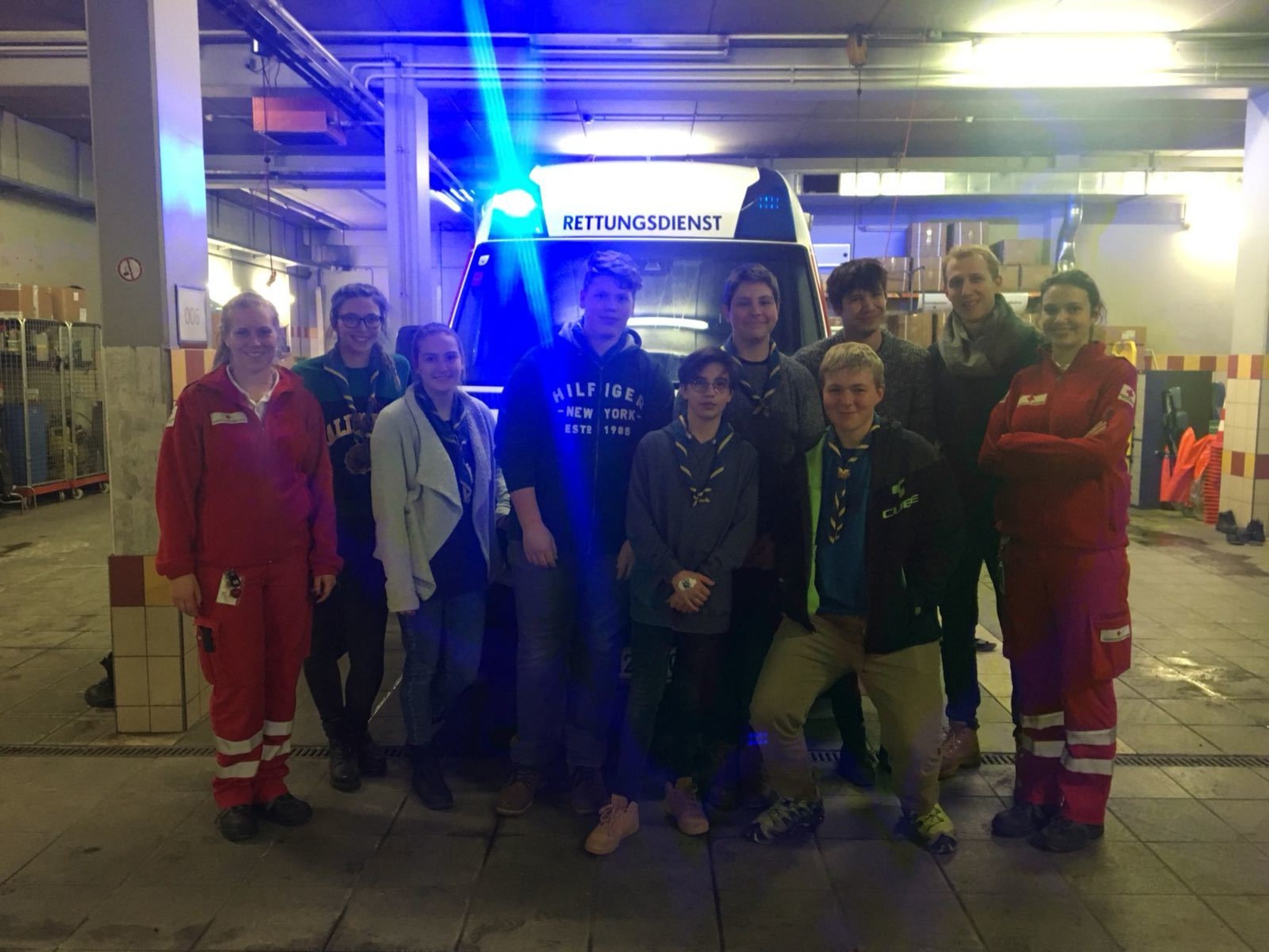 Besuch der Pfadfinder Kritzendorf beim Roten Kreuz Klosterneuburg ...
