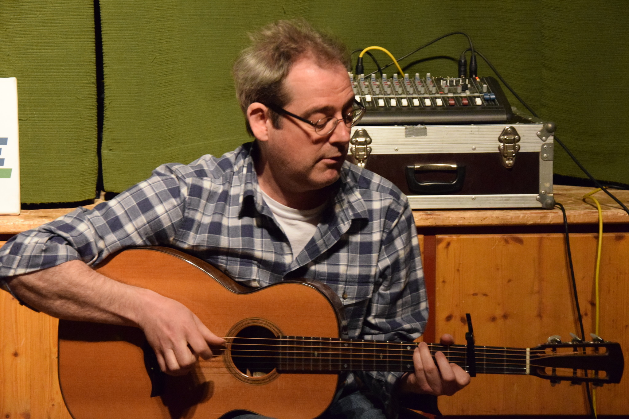 Gitarrist Gottfried David Gfrerer überzeugte in Trofaiach "ohne Strom ...