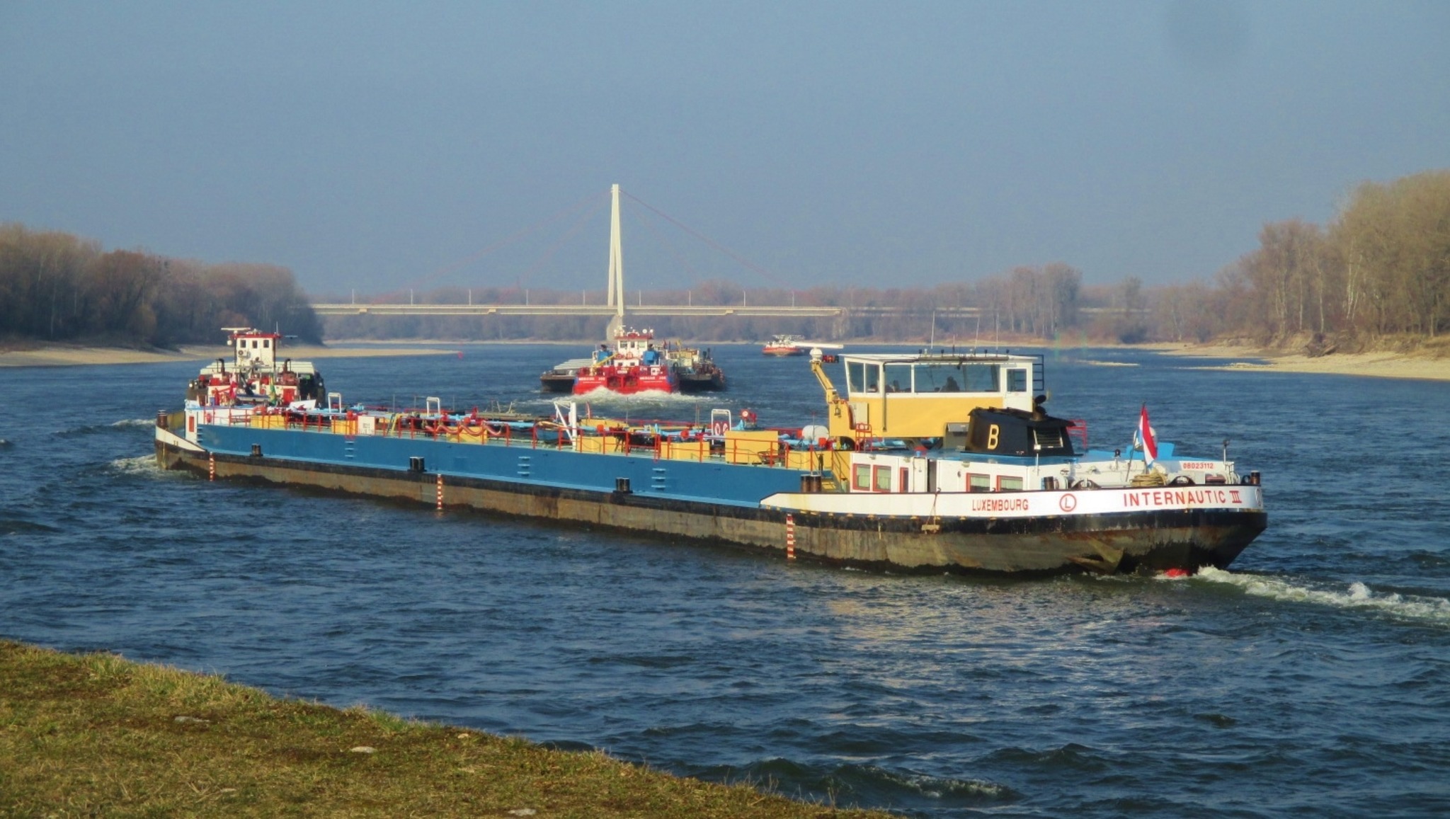 Mehr Frachtschiffe befördern auf der Donau größere Mengen - Bruck an ...