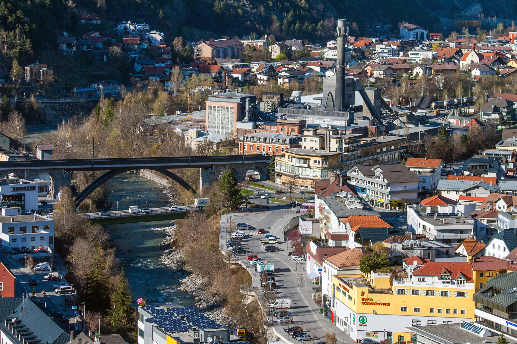 Blick auf Zentrum Landeck und Stadteil Perjen - Landeck
