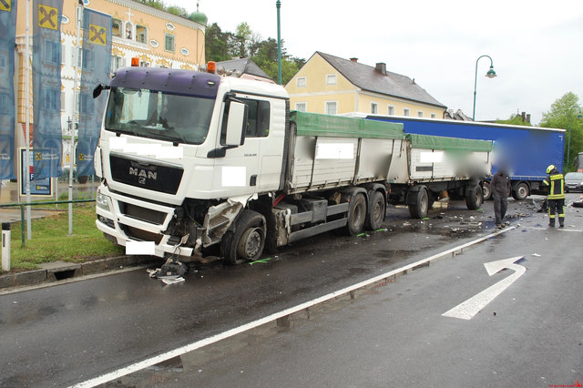 Pkw und Lkw kollidierten auf der B3 - Perg