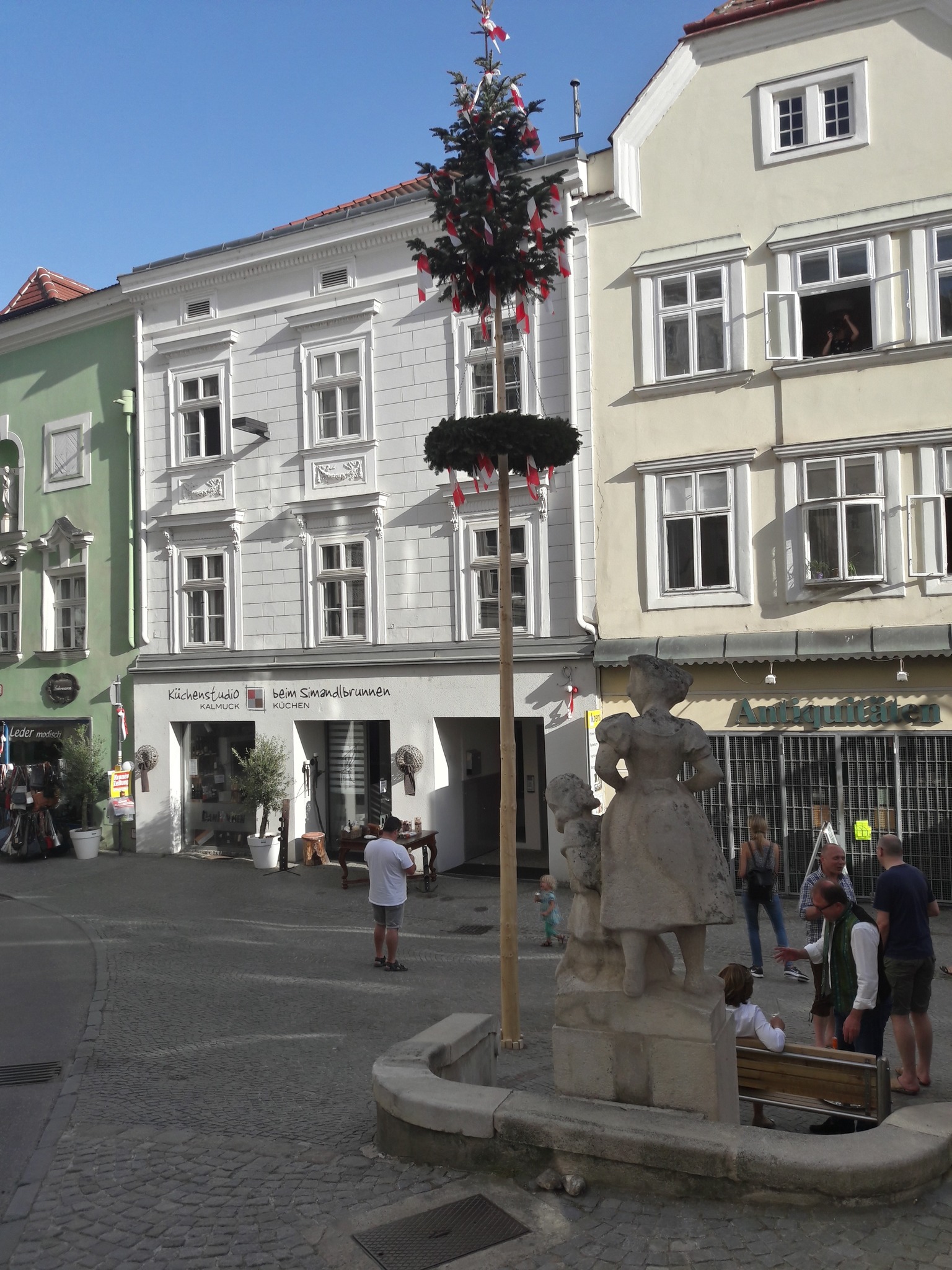 Der Simandl schaut auf den Maibaum ! - Krems