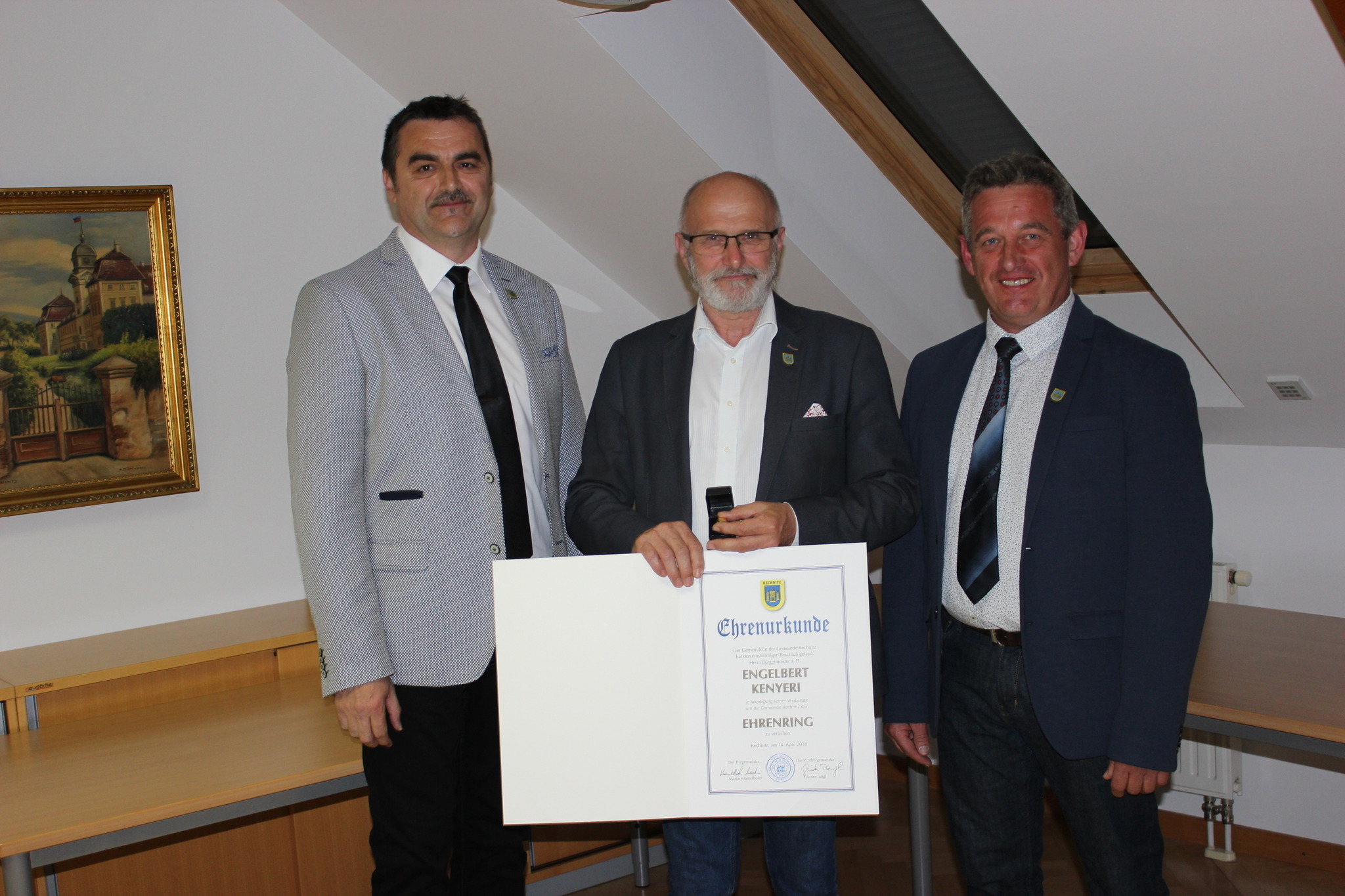 Rechnitzer Altbürgermeister Engelbert Kenyeri erhält Ehrenring - Oberwart