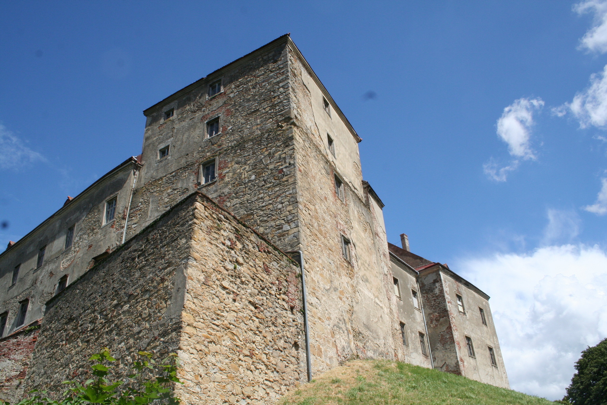 Burg Neulengbach präsentiert sich als "Speicher für alles" - Wienerwald ...