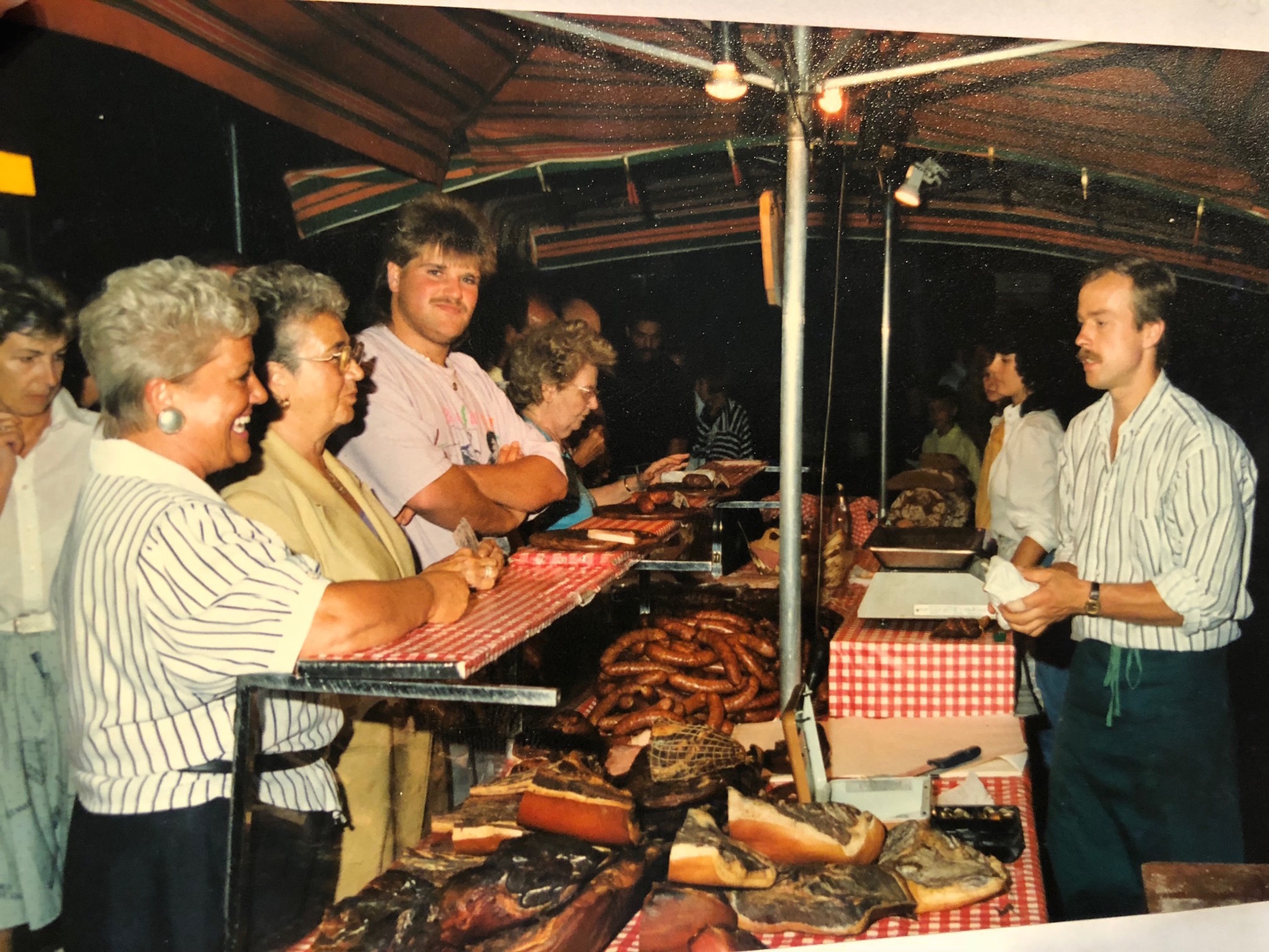 Bauernmarkt bietet Spezialitäten aus unserer Region seit dem Jahr 1988 ...