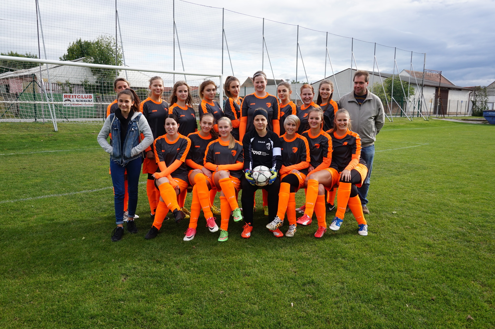 Velm: Erster Flohmarkt des FSV direkt am Sportplatz - Schwechat