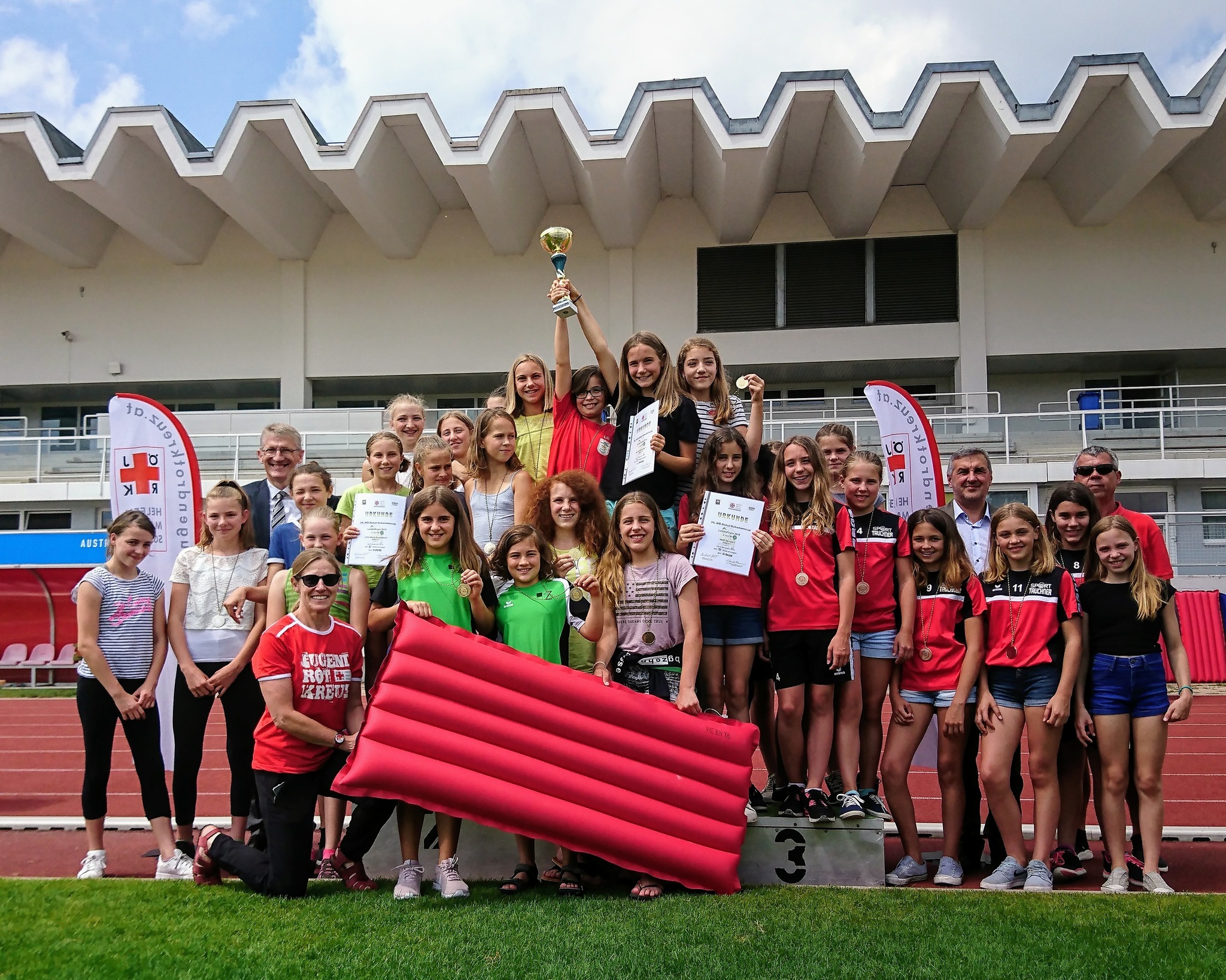 Dritter Platz für NMS Ternitz beim Schwimmfinale - Neunkirchen