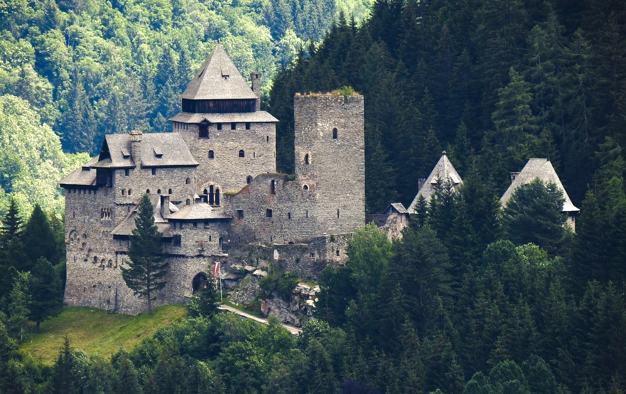 Die Burg Finstergrün bei Ramingstein - Lungau