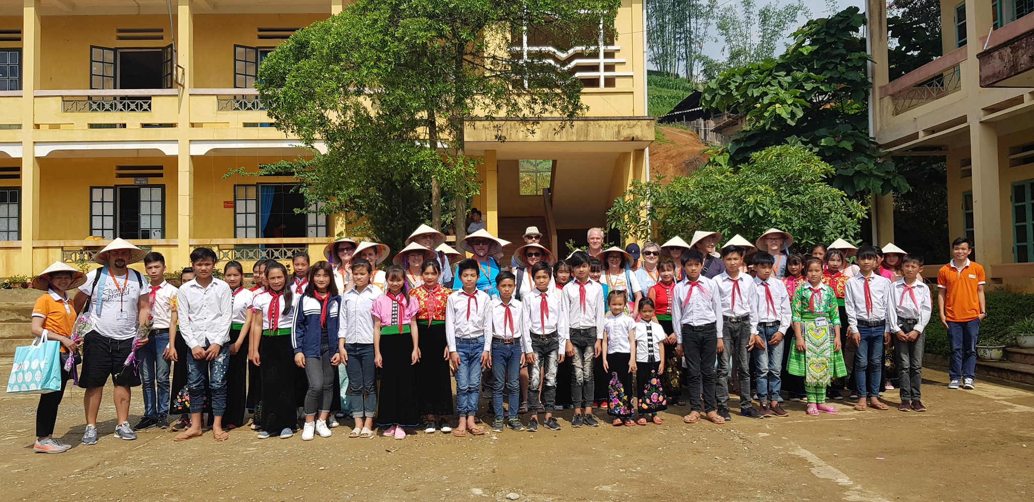 World Vision Paten besuchen Patenkinder in Vietnam - Währing