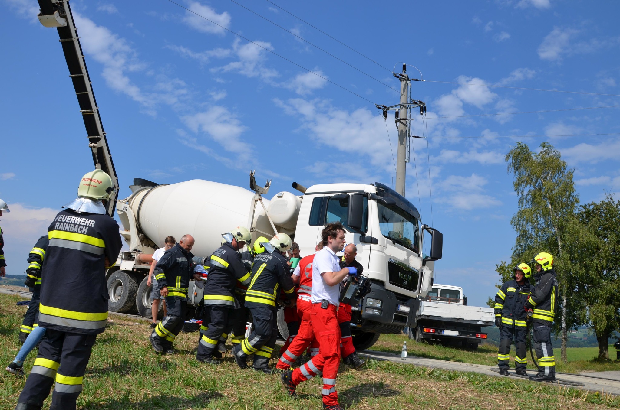 Tödlicher Unfall von LKW-Fahrer mit Starkstrom auf Baustelle in ...