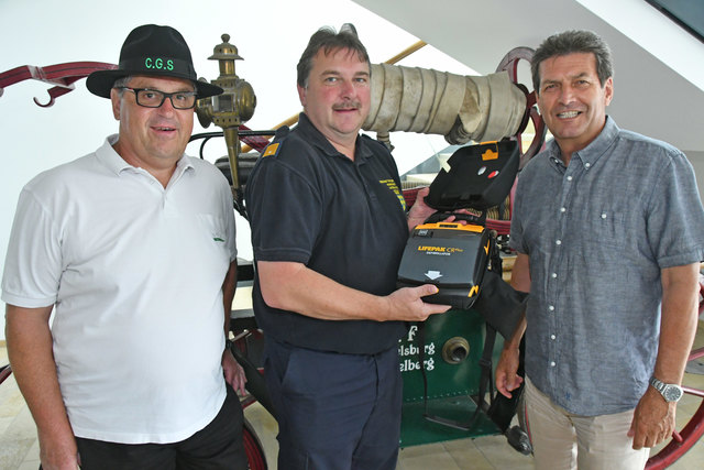 Defibrillator beim Feuerwehrhaus Gobelsburg montiert - Krems