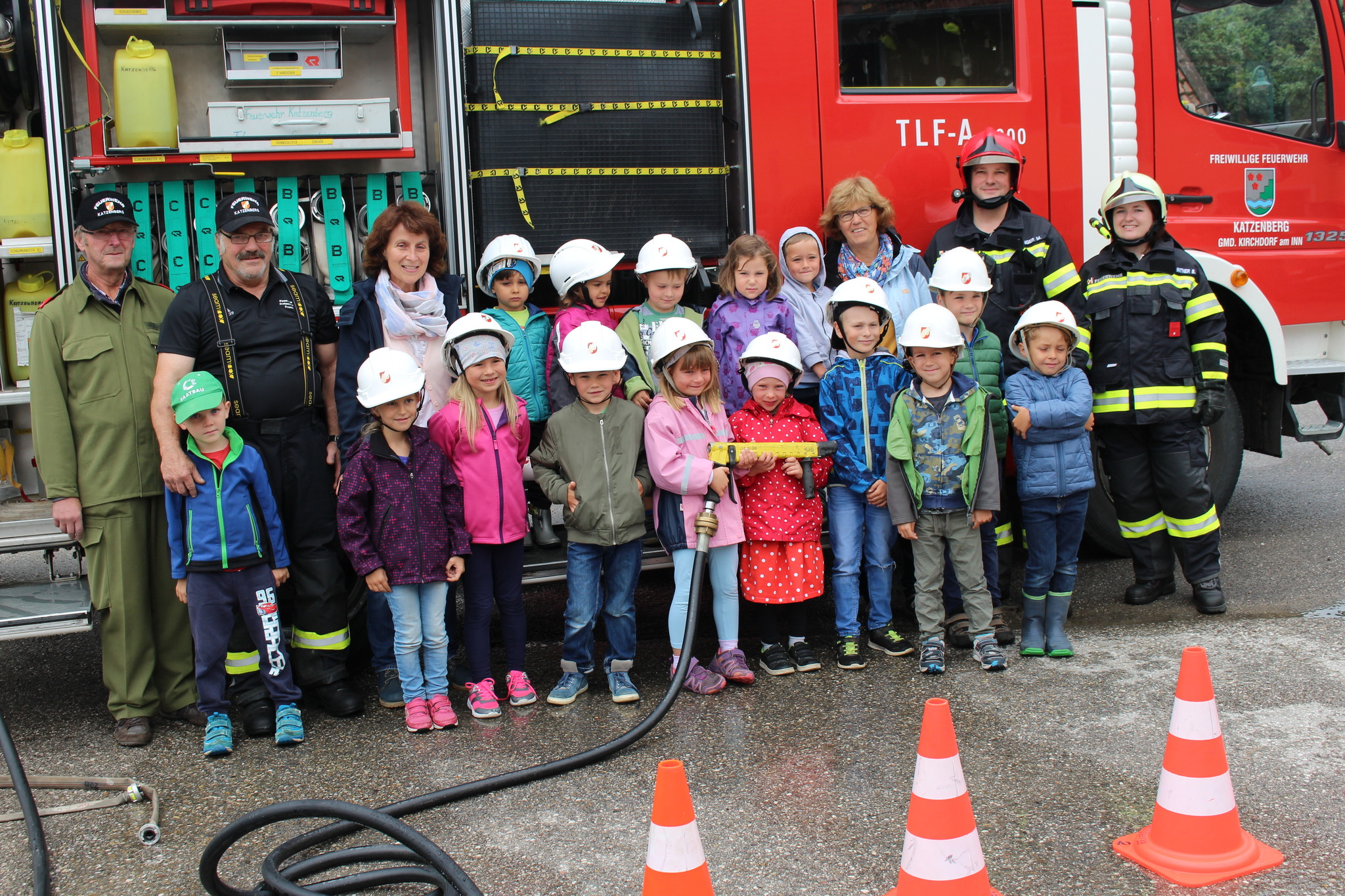 Kindergarten zu Besuch bei der Feuerwehr Katzenberg - Ried