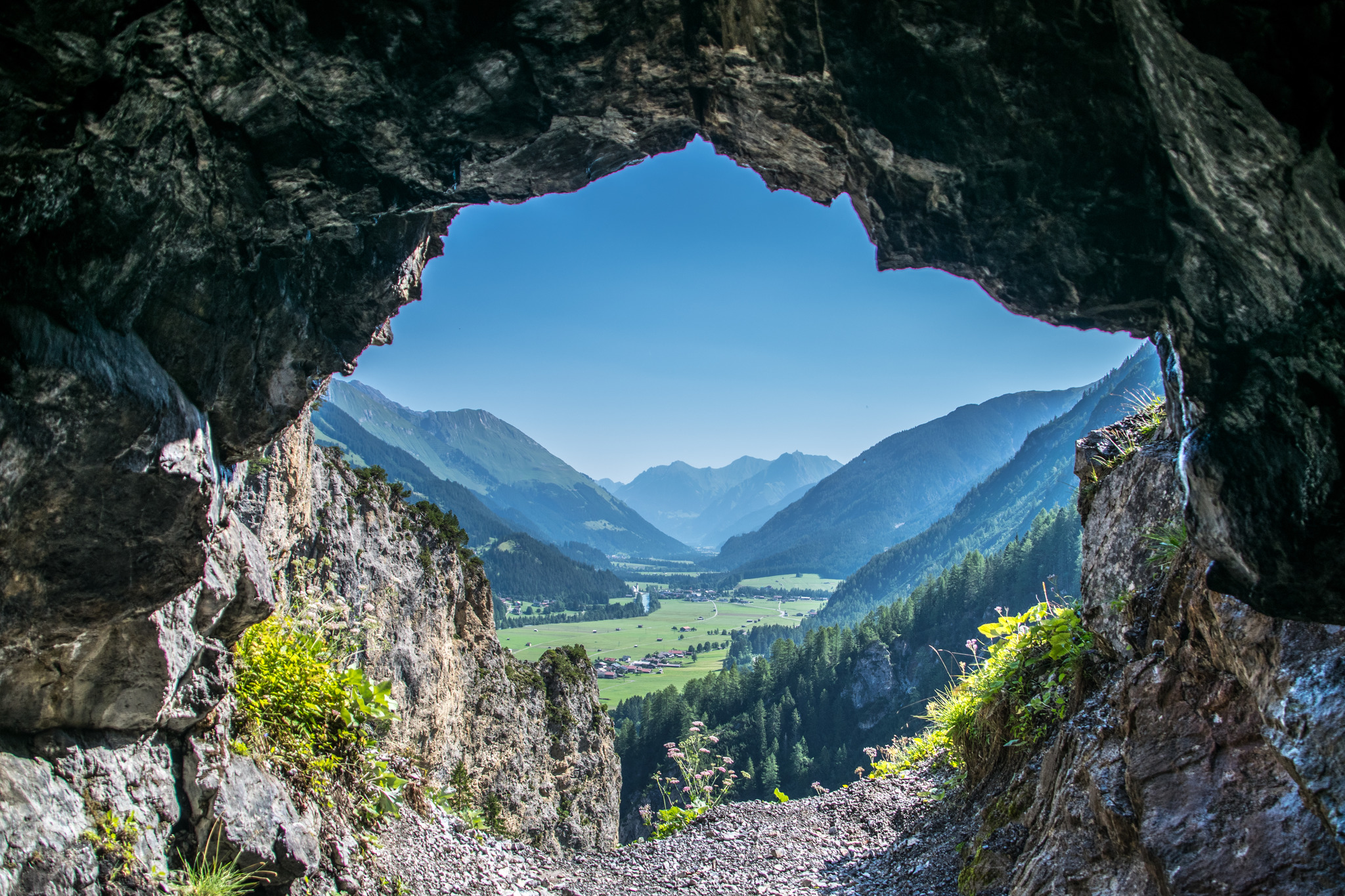 Blick ins Lechtal - am Weg zur Sulzlalm - Reutte