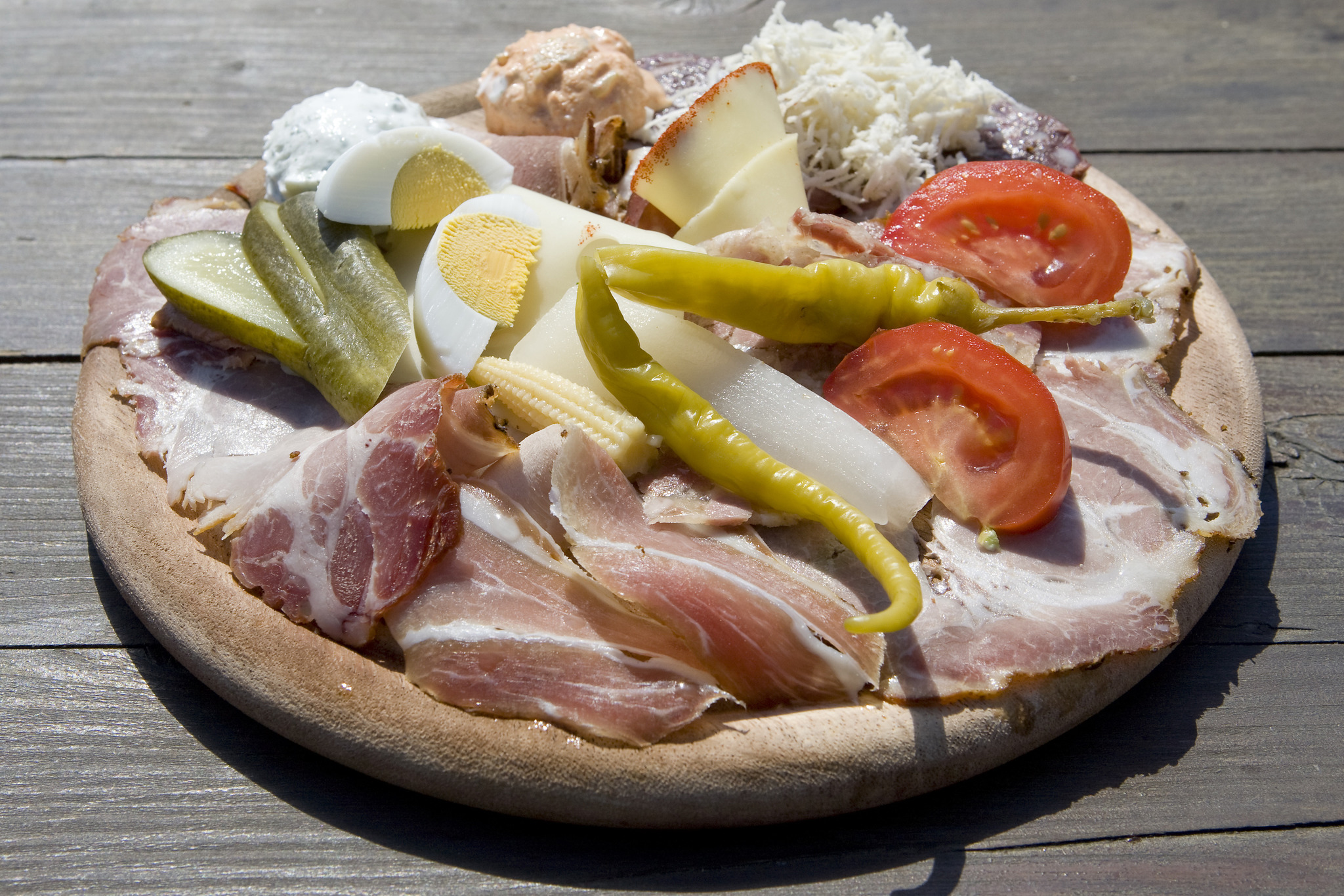 A' zünftige Jaus'n beim Heurigen genießen - Enns