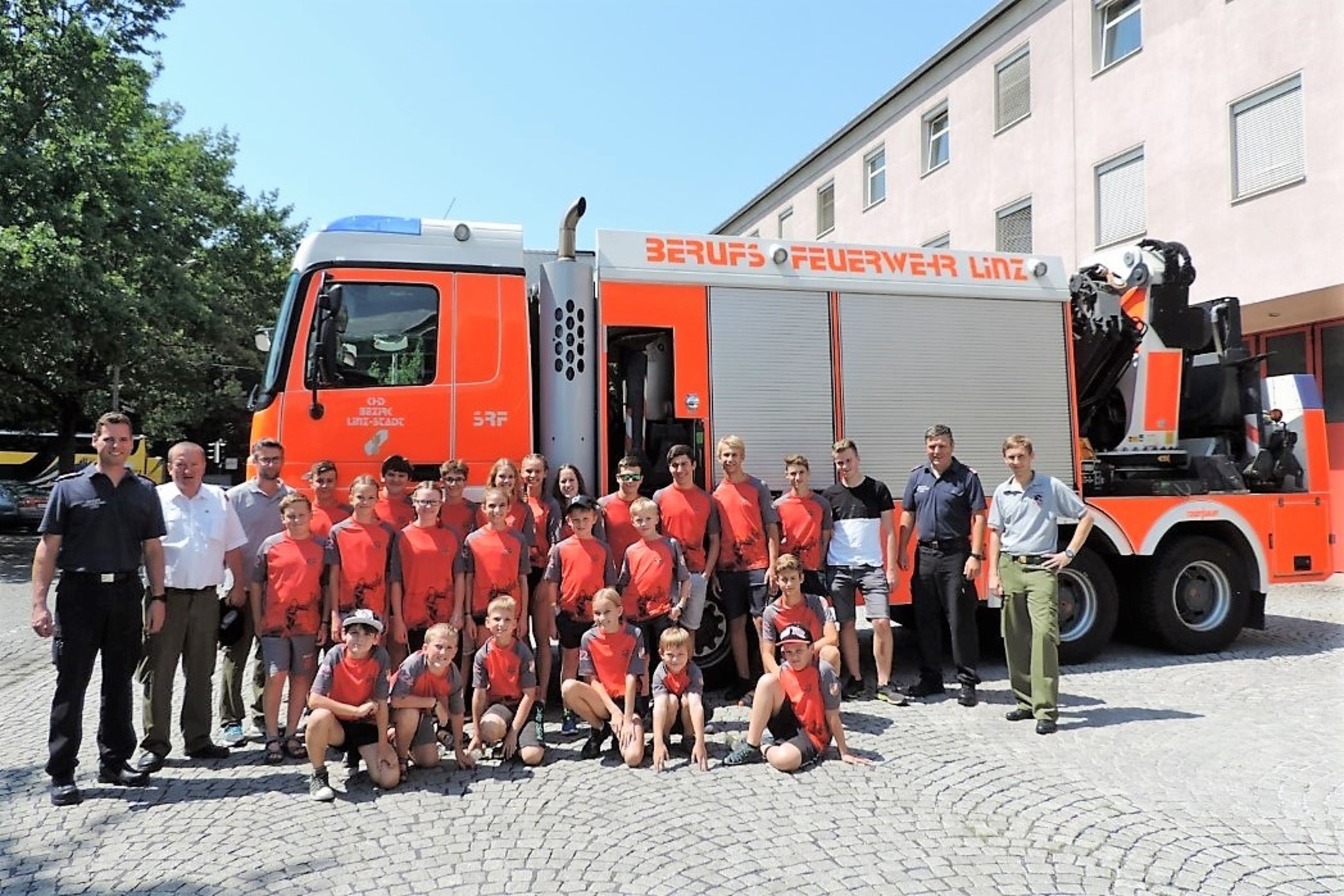 Jugendgruppen der FF Winden-Windegg zu Besuch bei der BF Linz - Linz