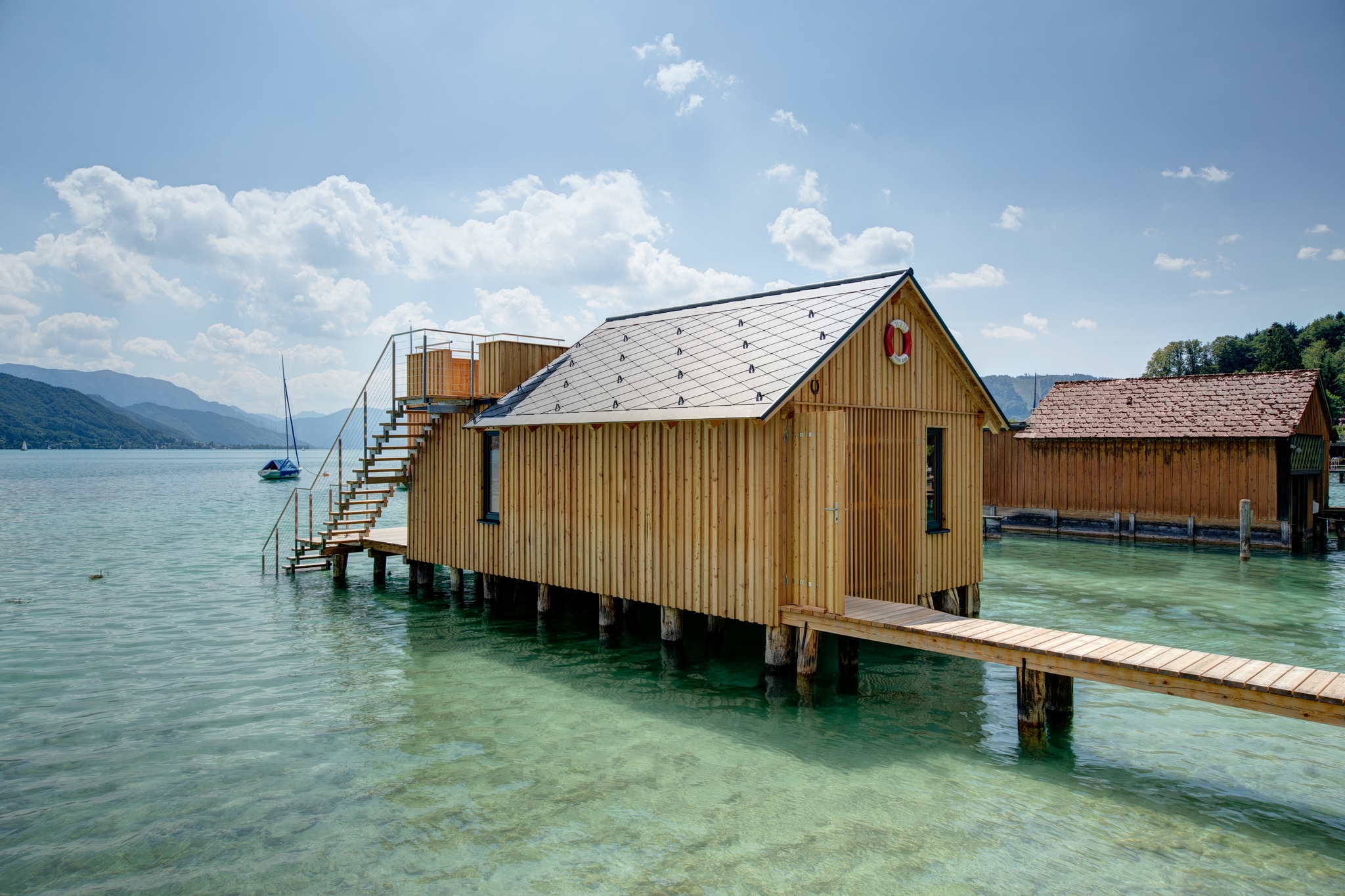 Bootshaus mit Terrasse am Dach von PLONERBAU - Vöcklabruck