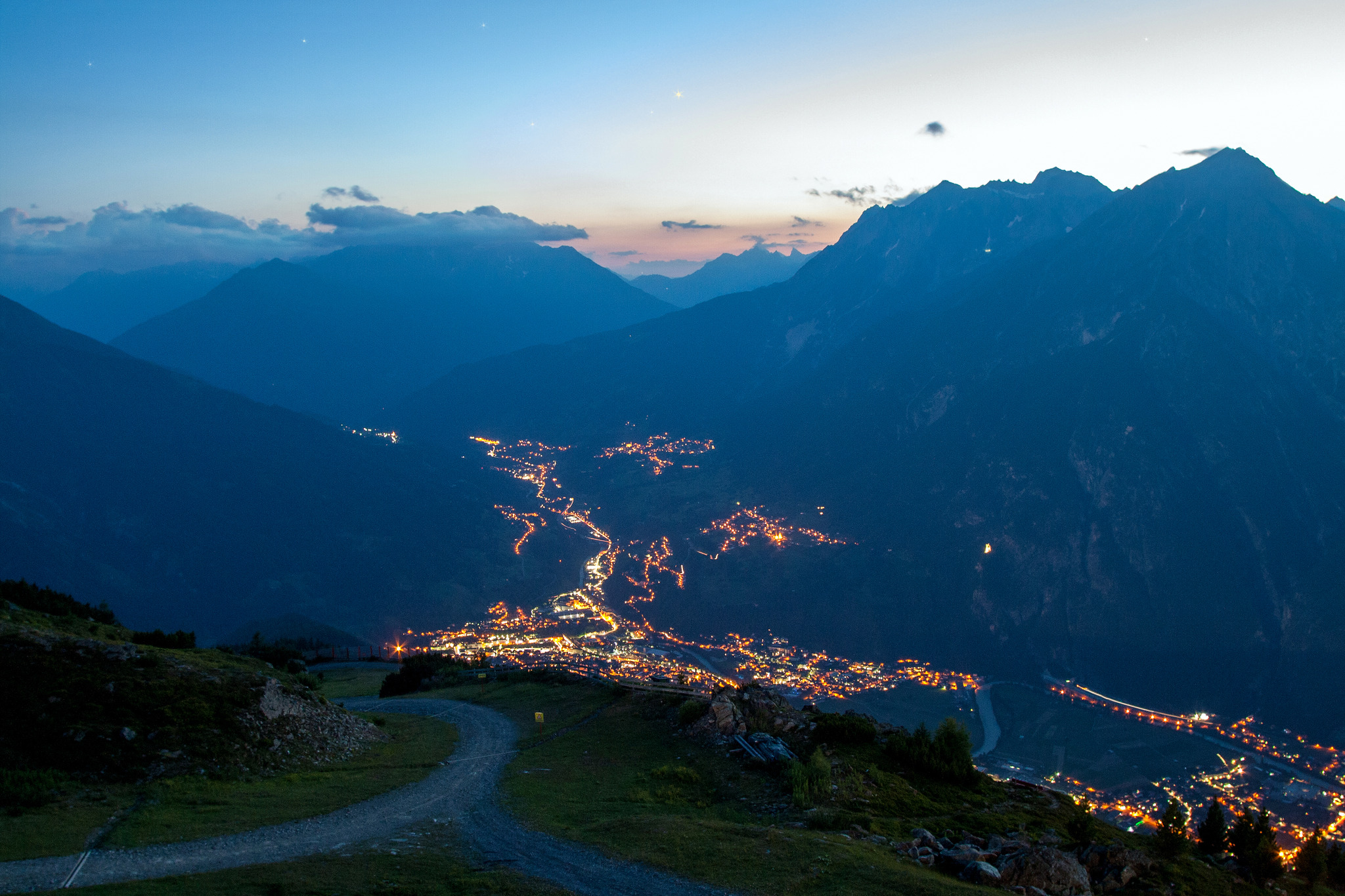 Lechtaler Alpen: Blick in den westlichen Talkessel Landeck - Zams ...