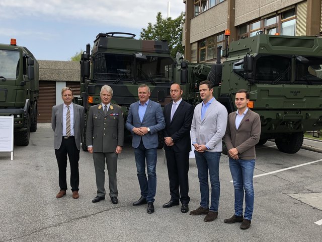 Neue LKW für das Bundesheer: Kunasek auf Shopping-Tour in Liesing - Liesing