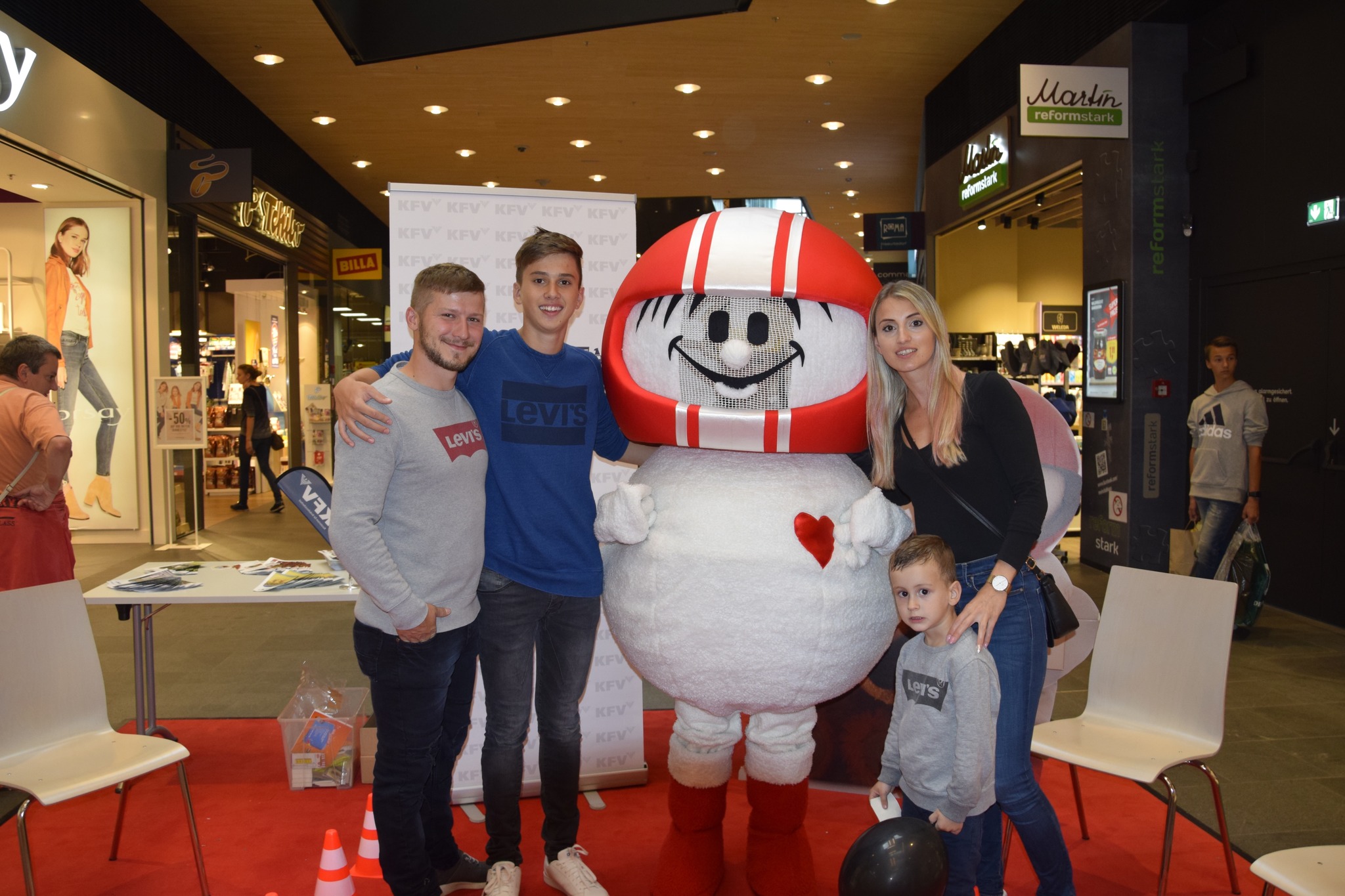 Helmi und Blaulichttag im ELI Einkaufszentrum Liezen (mit Bildergalerie ...