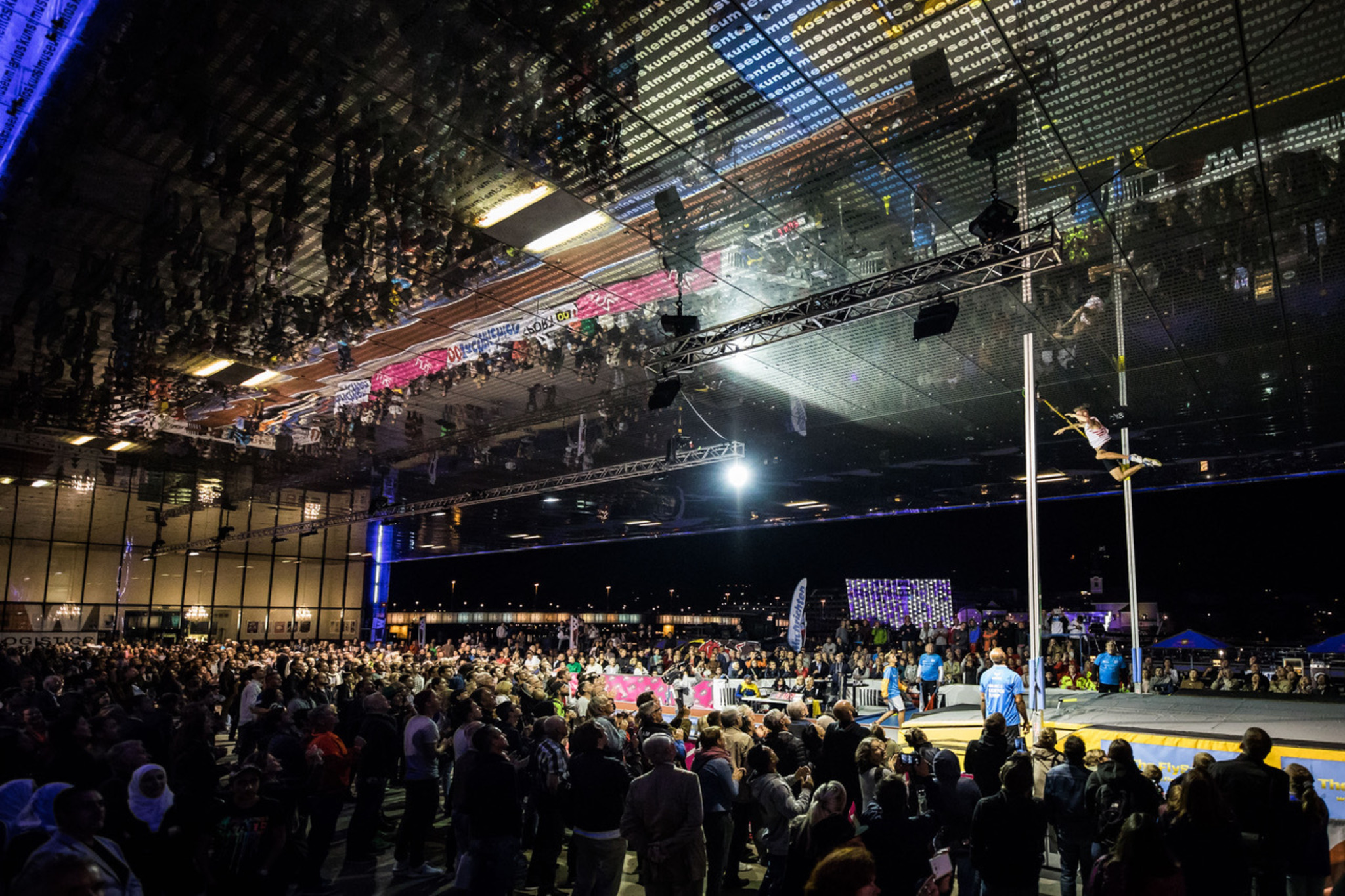 EM-Starter springen fast bis an die Decke - Linz