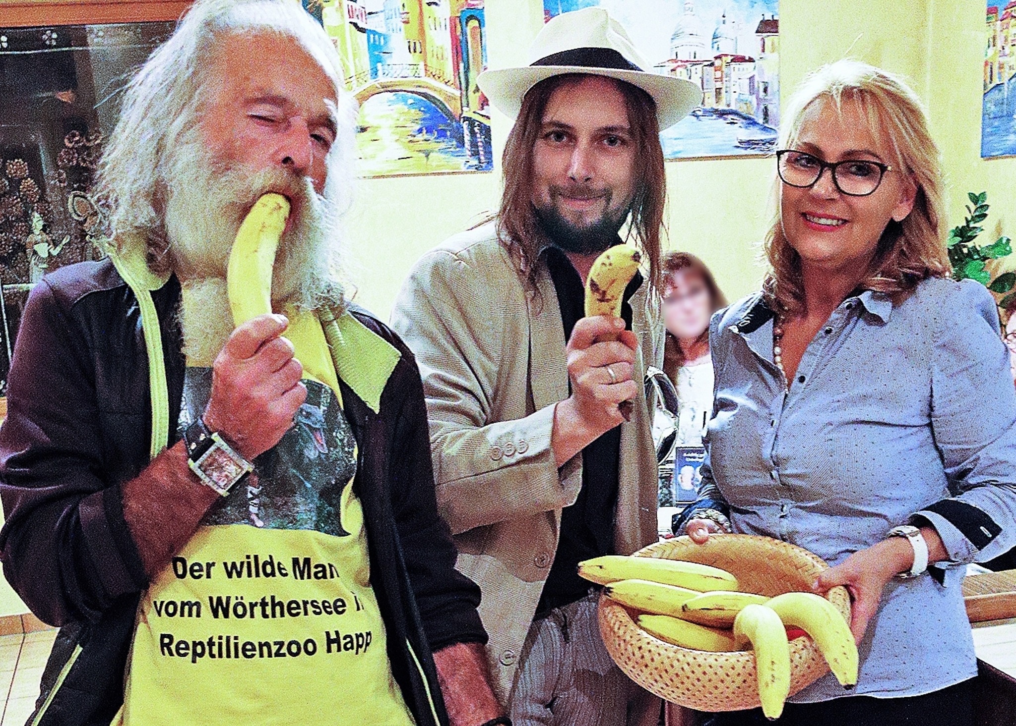 Affen & Äffchen sah man bei der Vernissage von Alexander Lesjak im Cafe ...